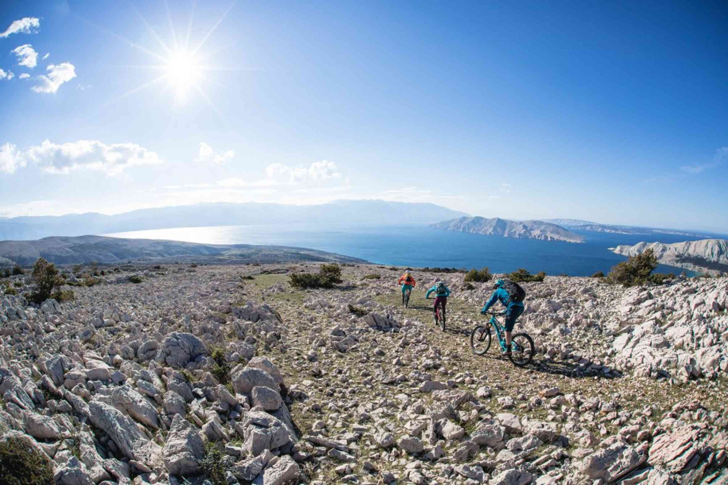 9 Best Women-Only Bicycle Tours | Roar Adventures